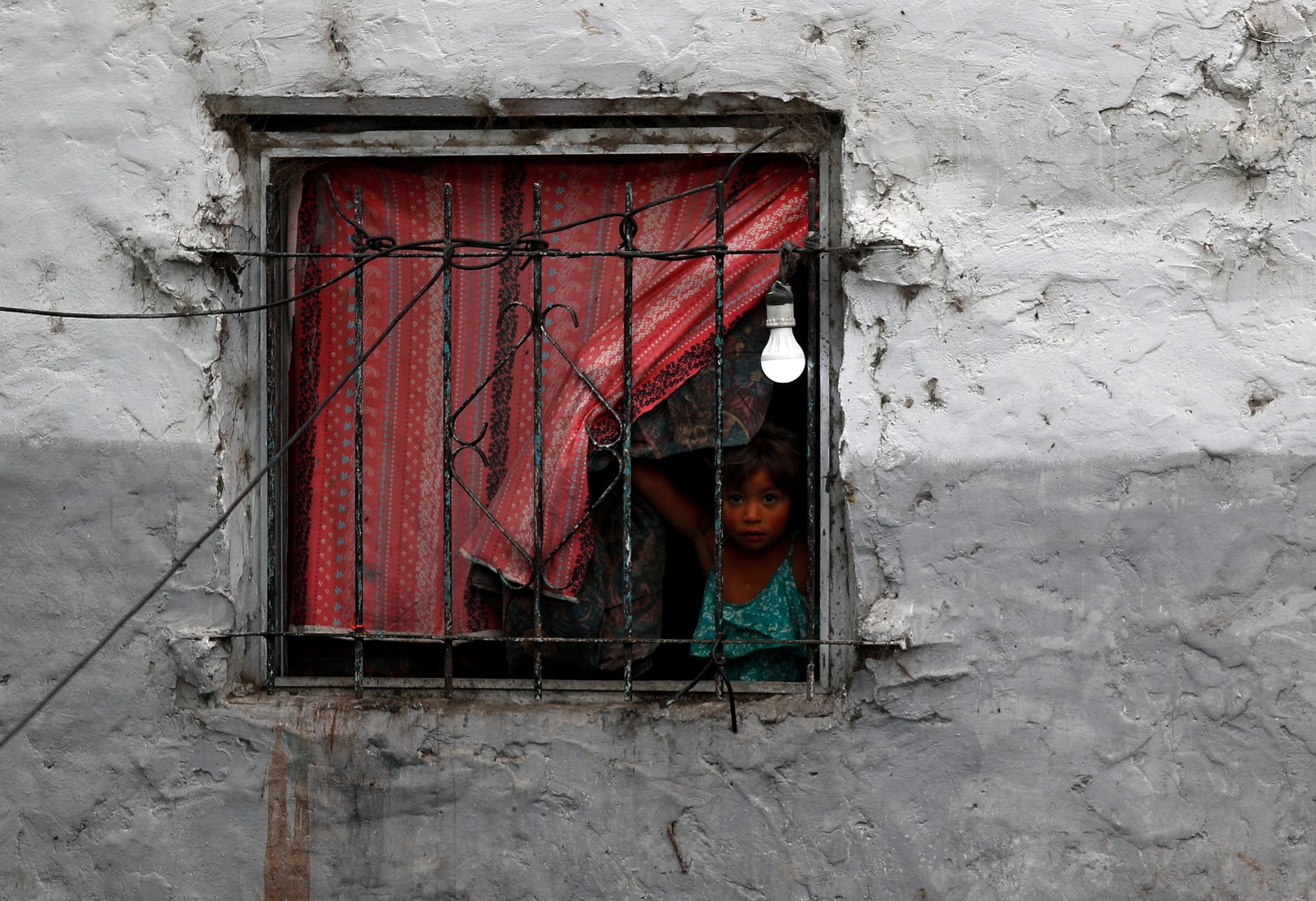 How many people still live in poverty worldwide? | World Economic Forum