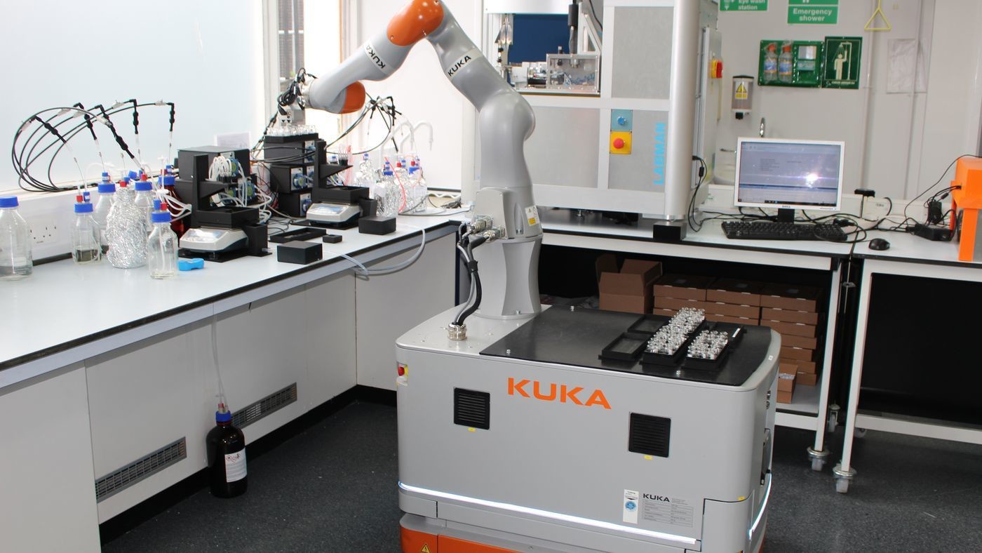 This robot scientist conducted experiments by itself during COVID-19 ...