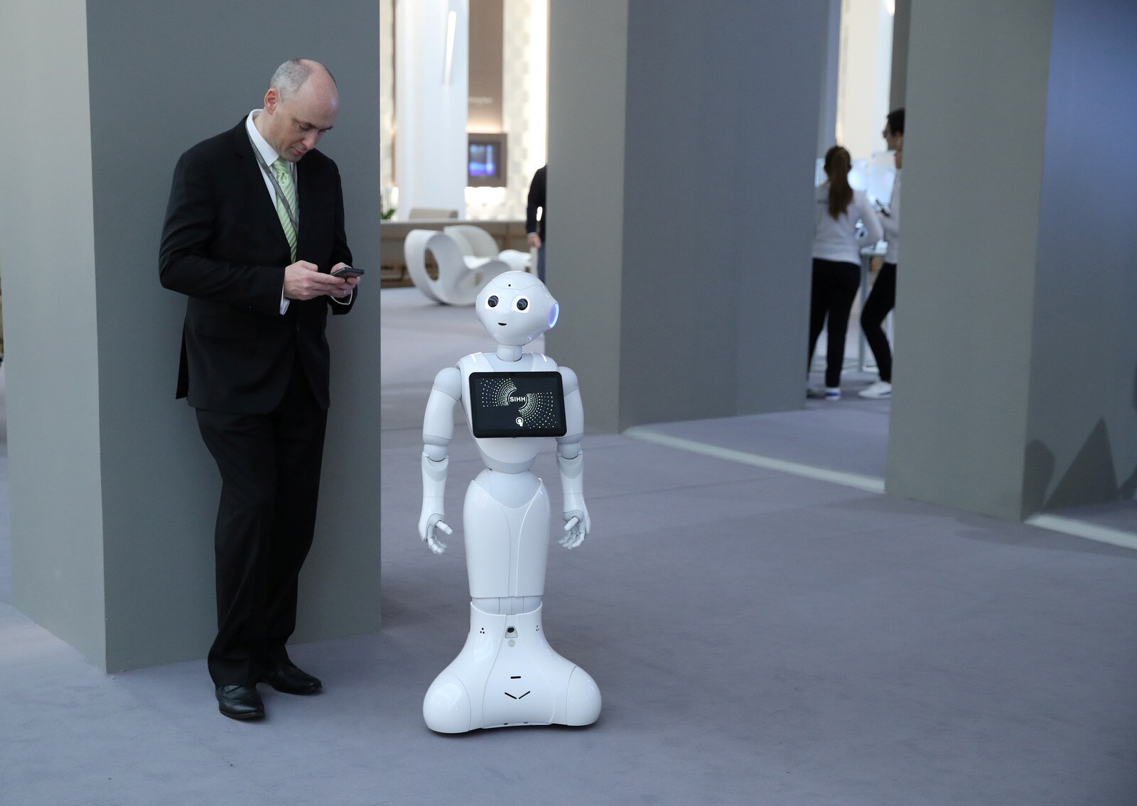 Trusting machines versus humans. We must understand the difference ...