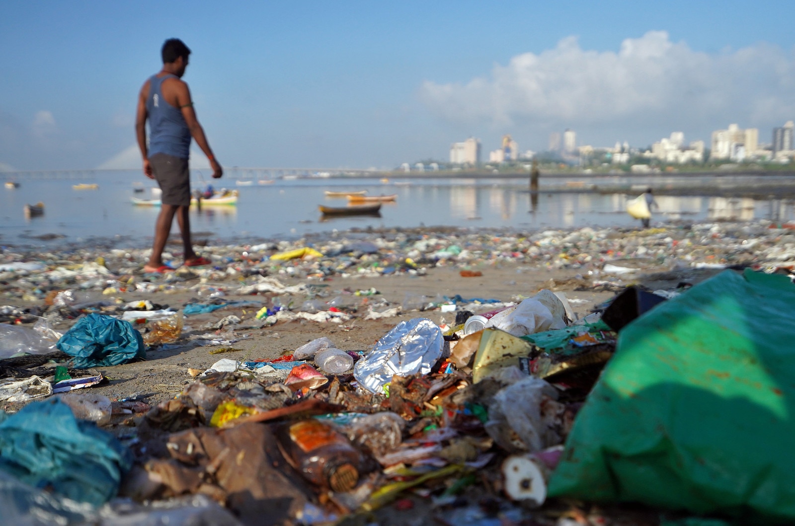 This is how plastic pollution causes climate change | World Economic Forum