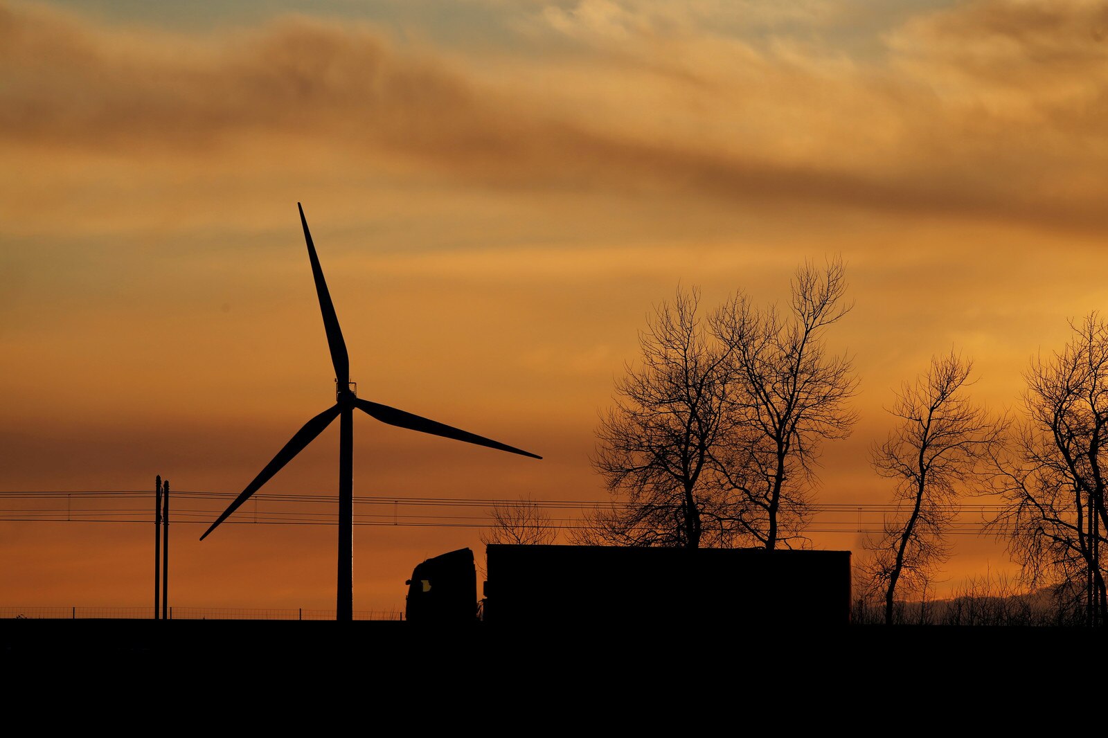How renewable energy can drive a post-COVID recovery | World Economic Forum