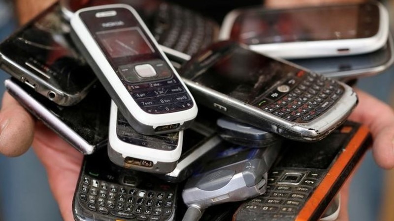 These are the creative ways old smartphones are saving rainforests ...