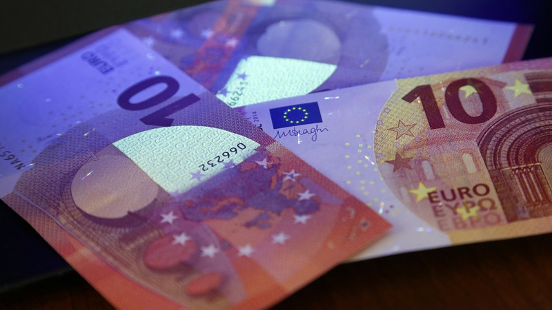 The euro closer to parity with dollar, stress tests and venture capital ...