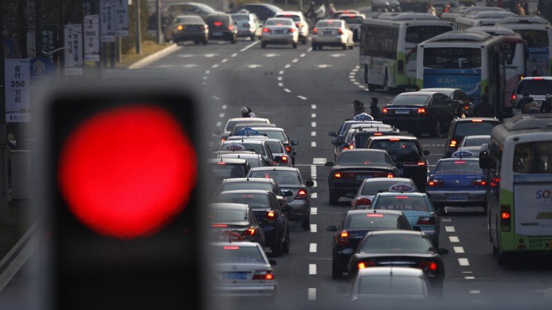 Why traffic lights are pollution hotspots | World Economic Forum