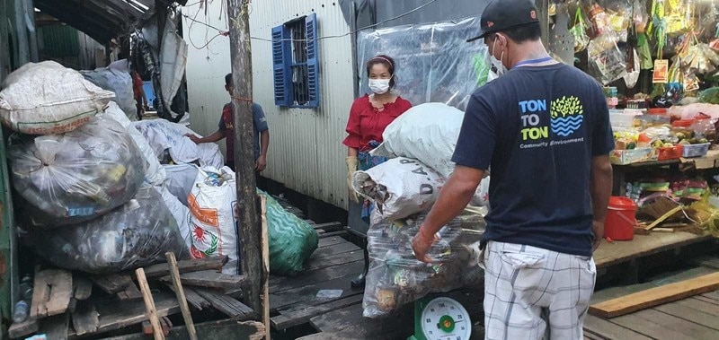 Empowering local communities to solve global plastic waste | World ...