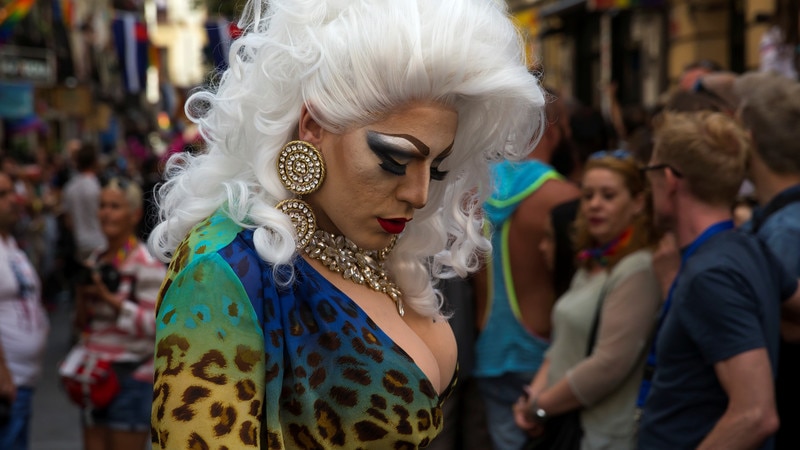 With books and jewels, drag queens teach children tolerance | World ...