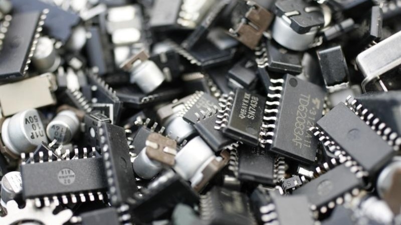 How self-stacking components are helping make computer chips smaller ...