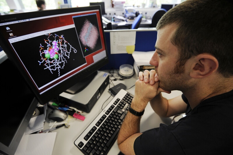 Using large quantitative models and AI in drug discovery | World ...