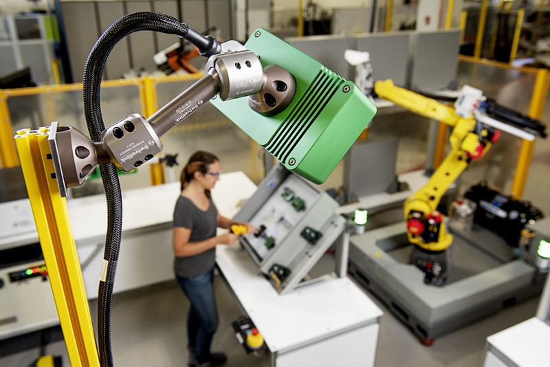 Here’s why human-robot collaboration is the future of manufacturing ...