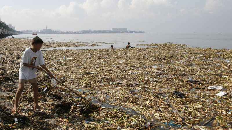 This is how vast garbage patches form at sea | World Economic Forum
