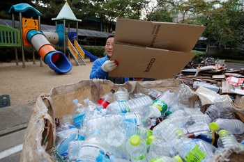 How sustainable packaging can reduce plastic waste | World Economic Forum