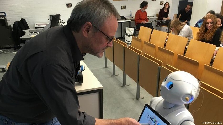 Professor Robot – why AI could soon be teaching in university ...