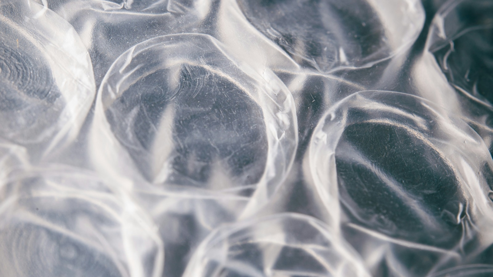 This is how plastic pollution causes climate change | World Economic Forum