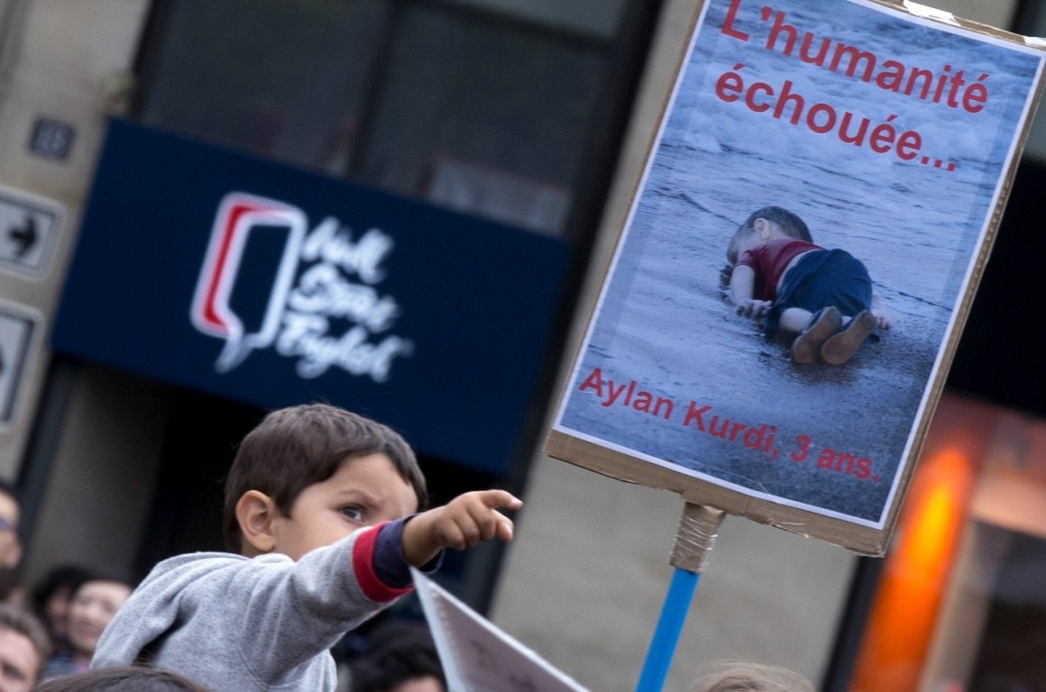 16 photos that capture the devastation of the refugee crisis | World ...